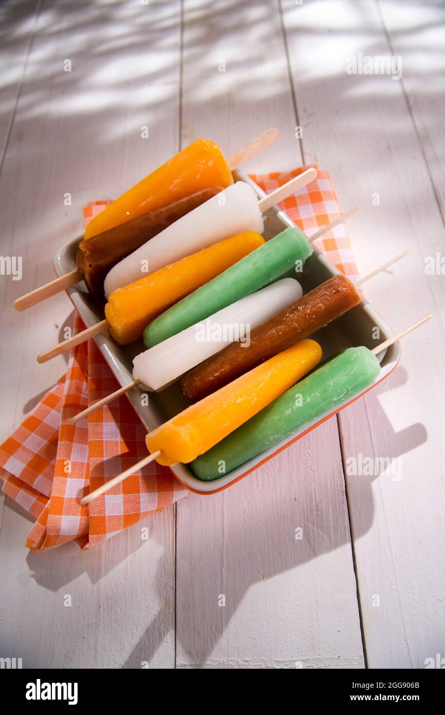 Cool off in summer with a break at the base of the fruit popsicles ...