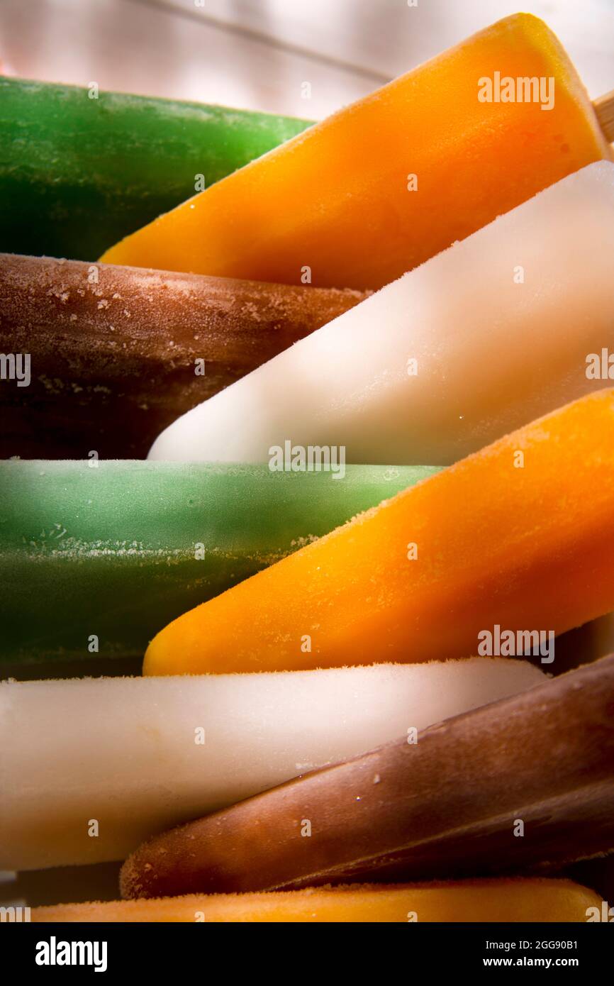 Cool off in summer with a break at the base of the fruit popsicles ...