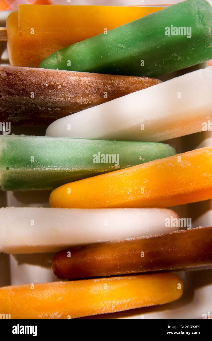 Cool off in summer with a break at the base of the fruit popsicles ...