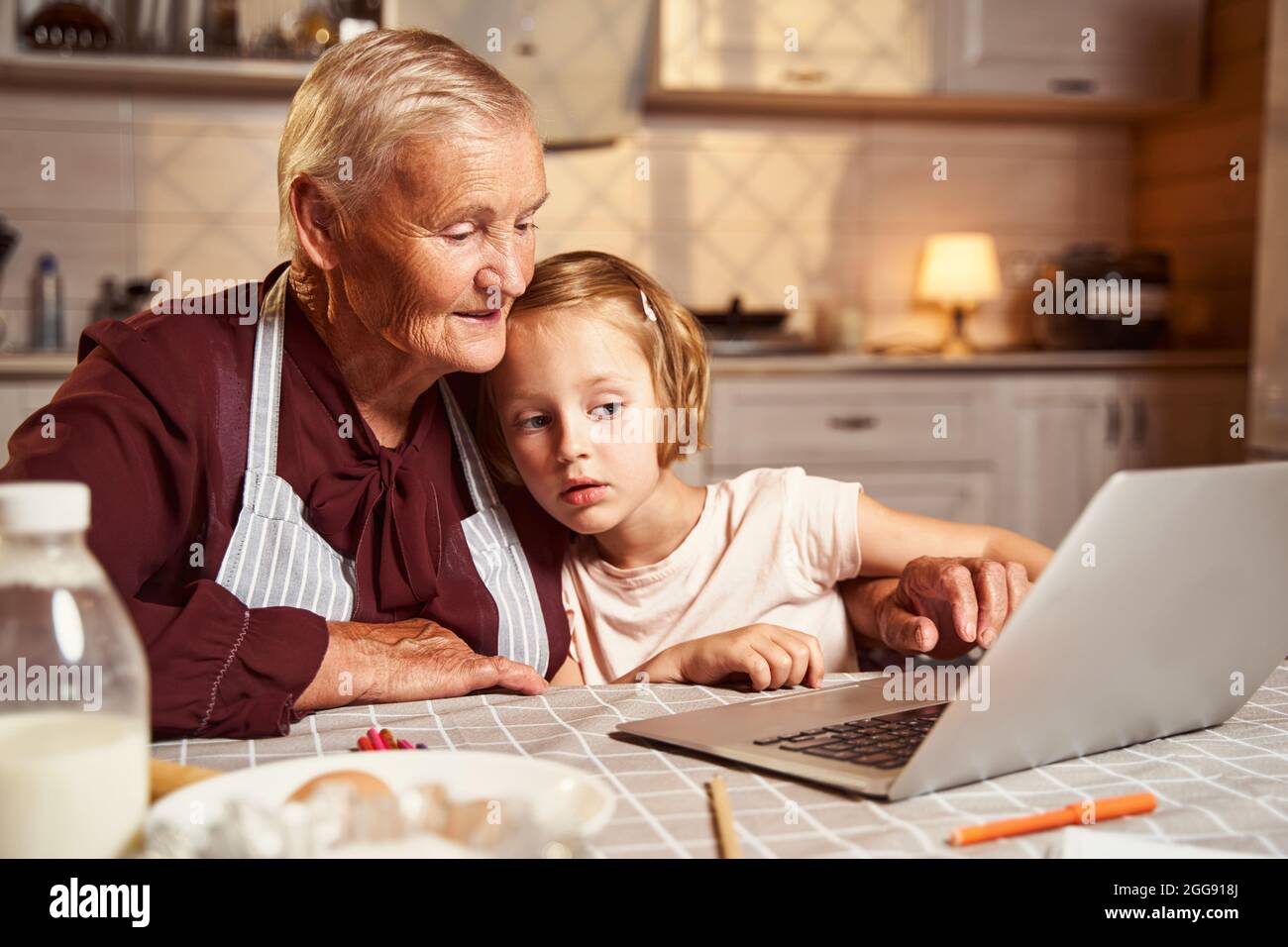 Granny screen hi-res stock photography and images - Alamy