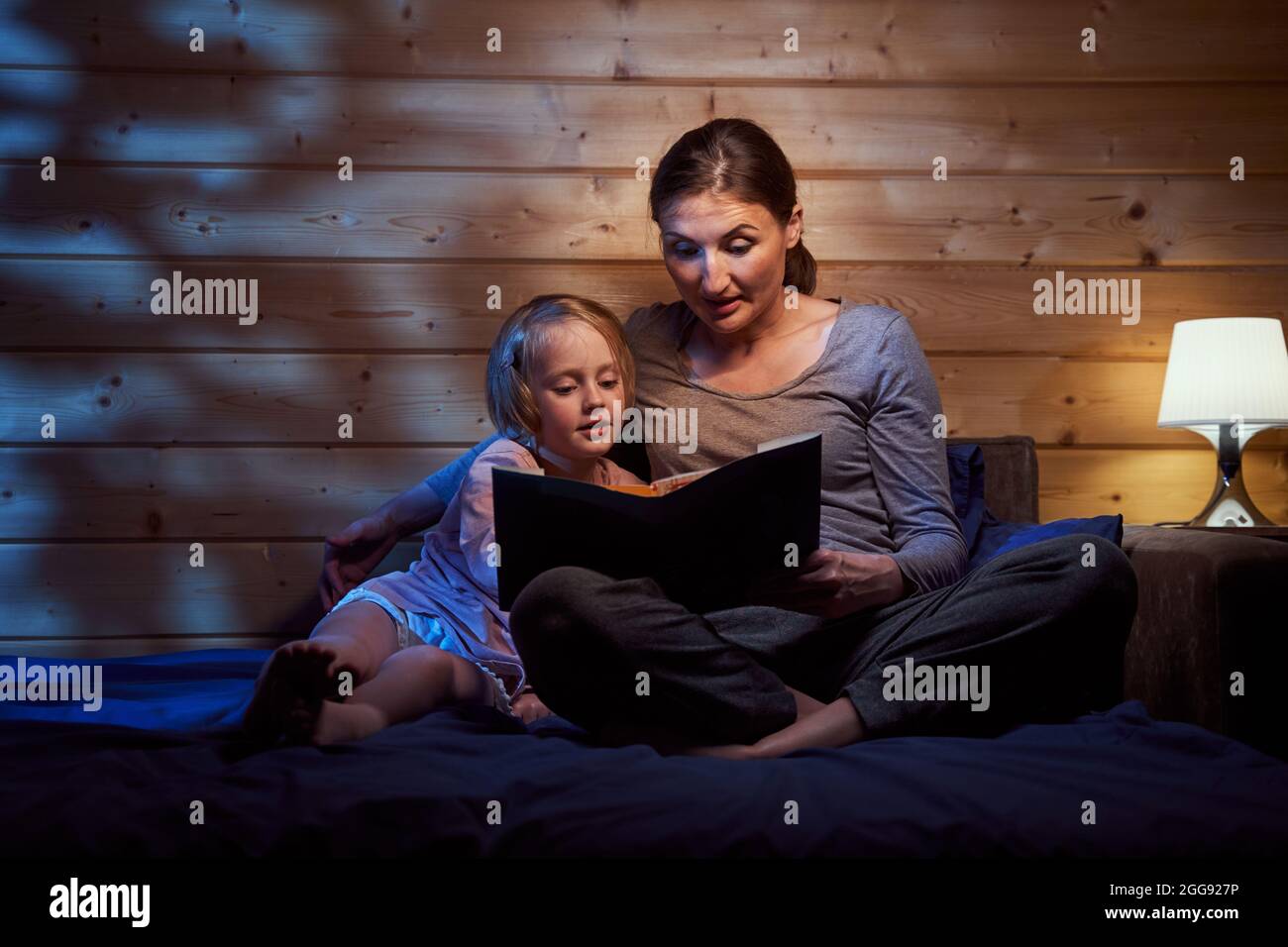 Mother reading bedtime stories to her child Stock Photo - Alamy