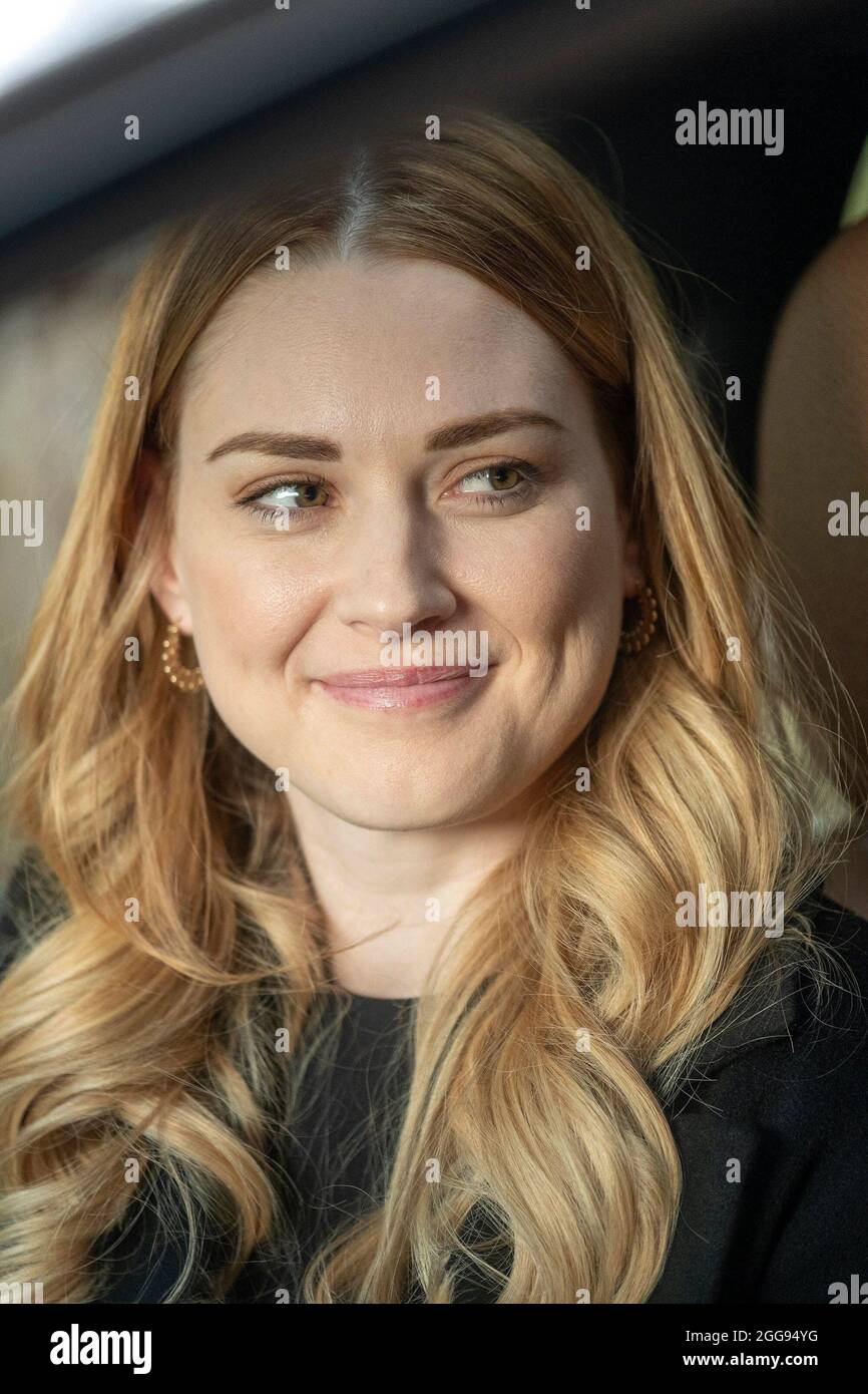 ALEXANDRA BRECKENRIDGE in THIS IS US (2016), directed by DAN FOGELMAN ...
