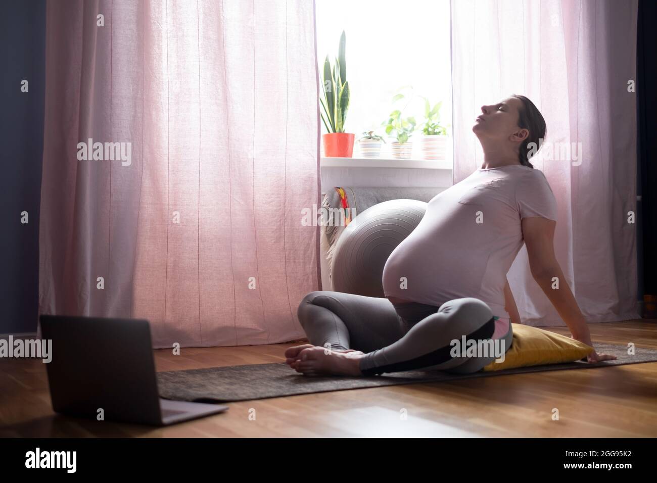Women gymnastics chest hi-res stock photography and images - Alamy