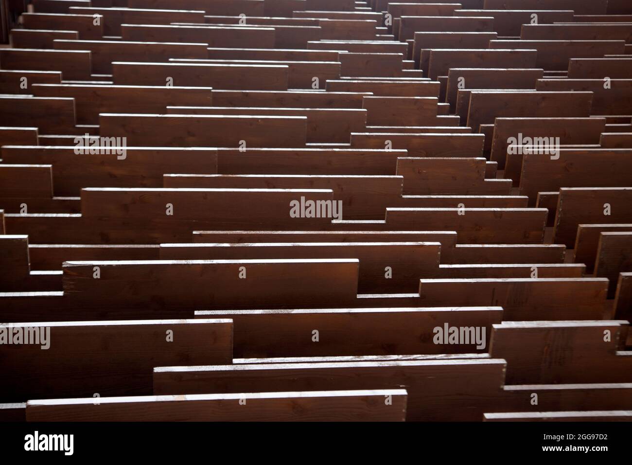 Perimeter wall of building built in wooden boards Stock Photo - Alamy