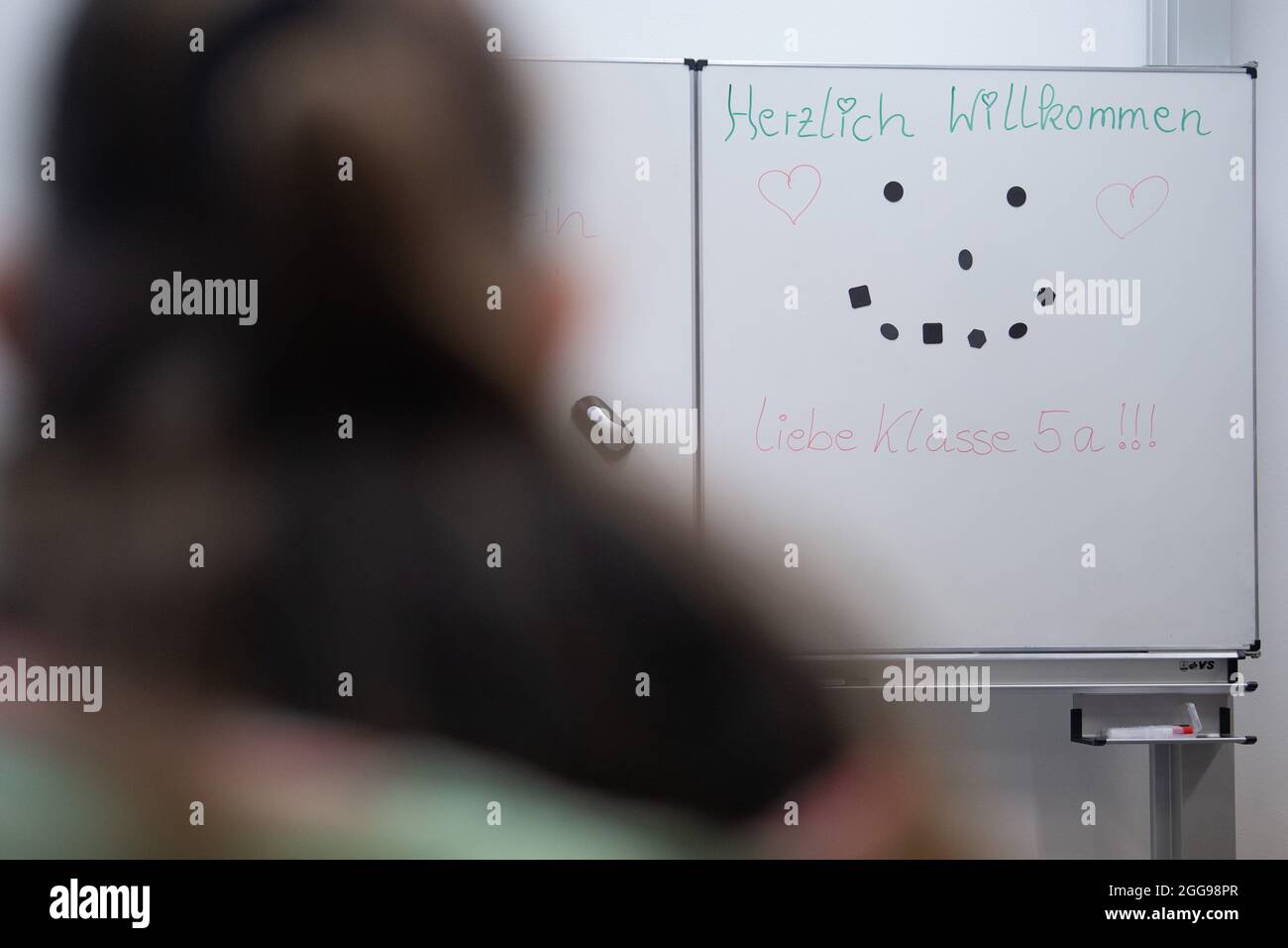 Nidda, Germany. 30th Aug, 2021. "Welcome dear class 5a!!!" is written ...