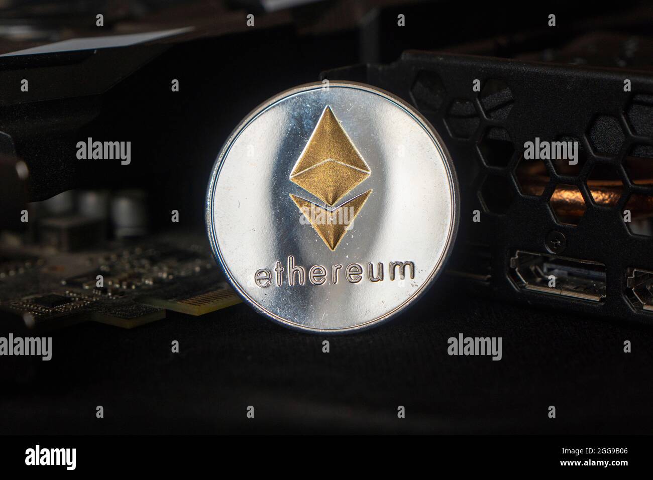 Cryptocurrency mining computers hi-res stock photography and images - Alamy