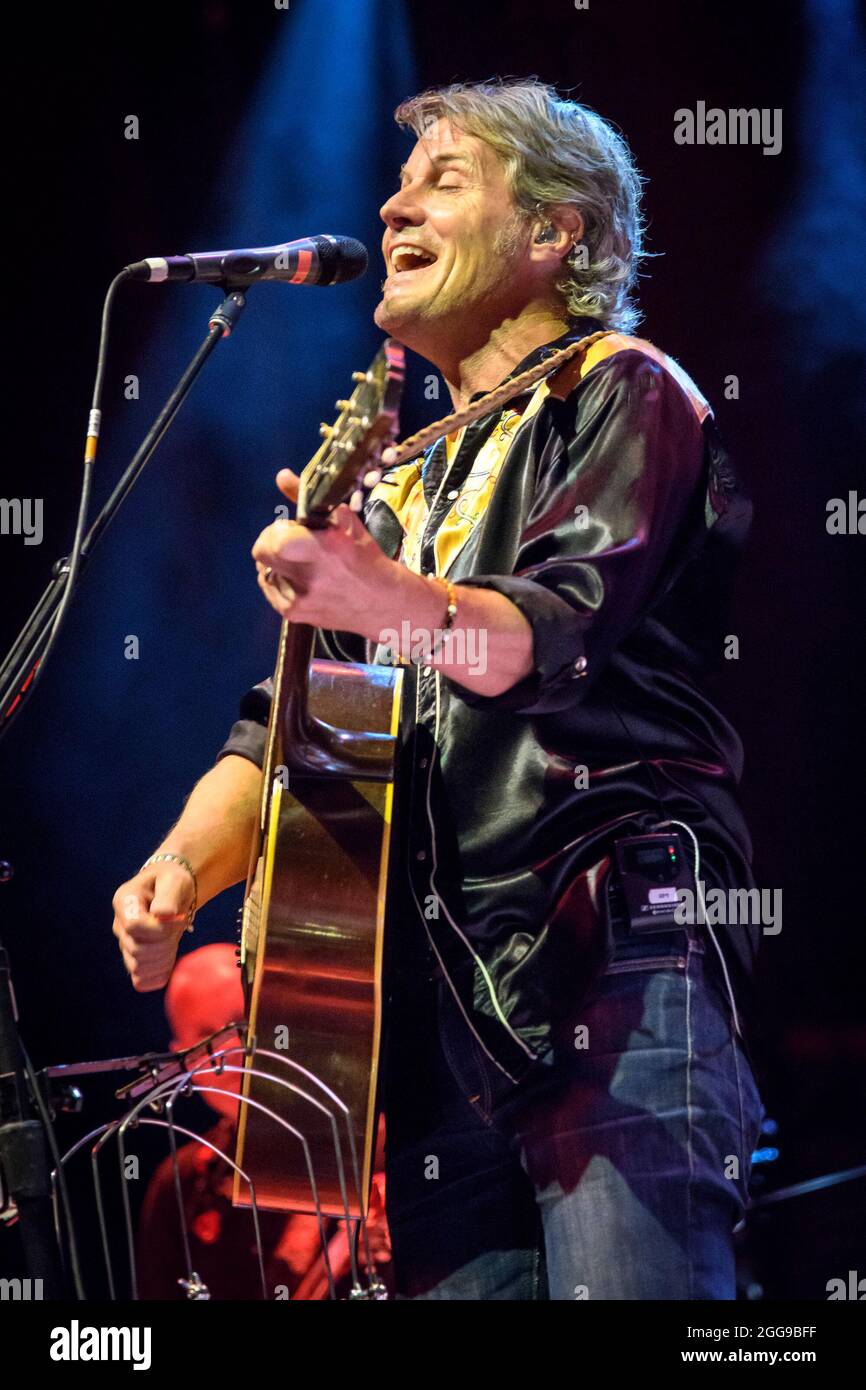 Toronto, Canada. 28th Aug, 2021. Jim Cuddy lead singer of the Canadian ...