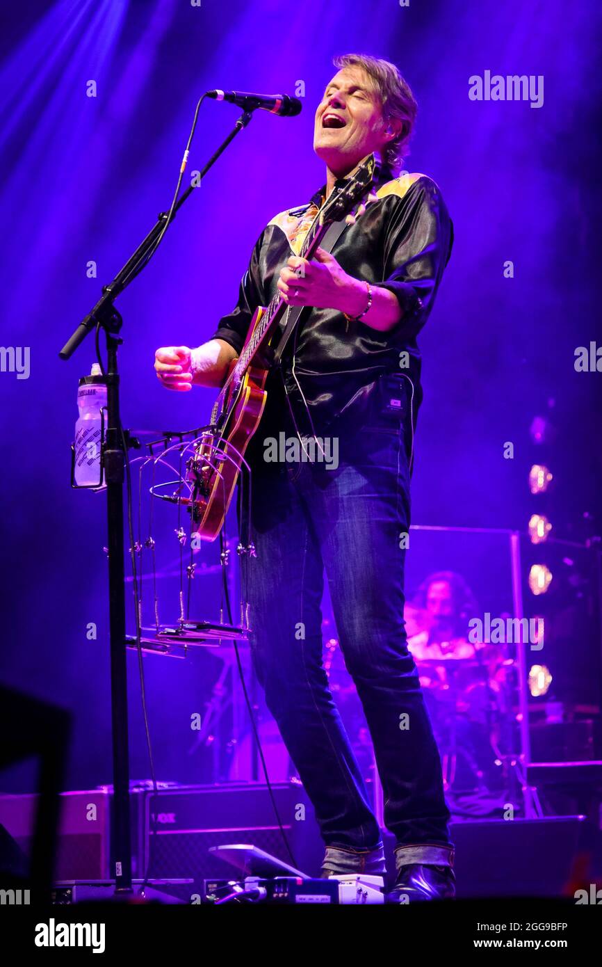 Toronto, Canada. 28th Aug, 2021. Jim Cuddy lead singer of the Canadian ...