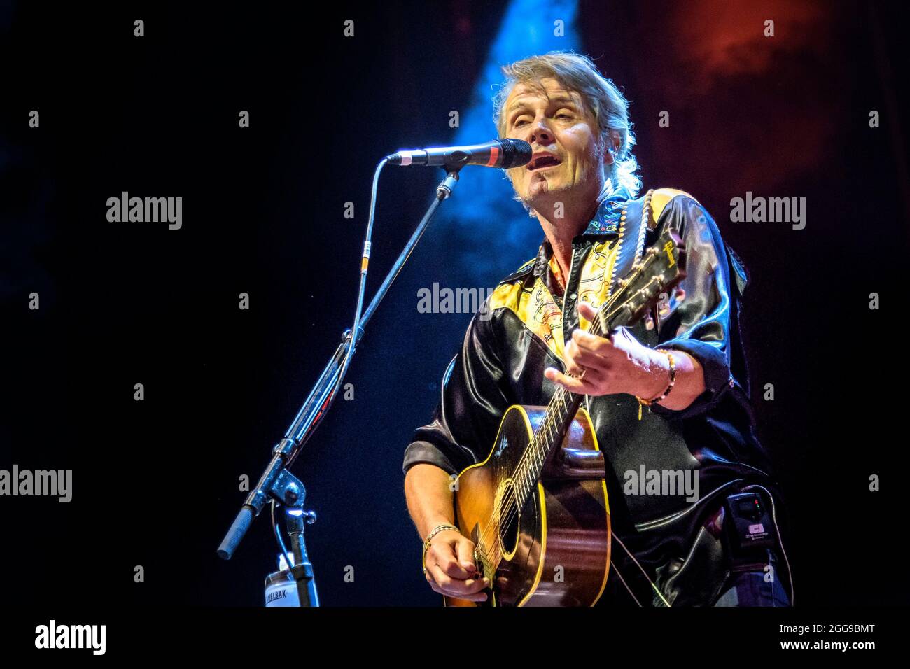 Jim Cuddy lead singer of the Canadian country rock band BLUE RODEO ...