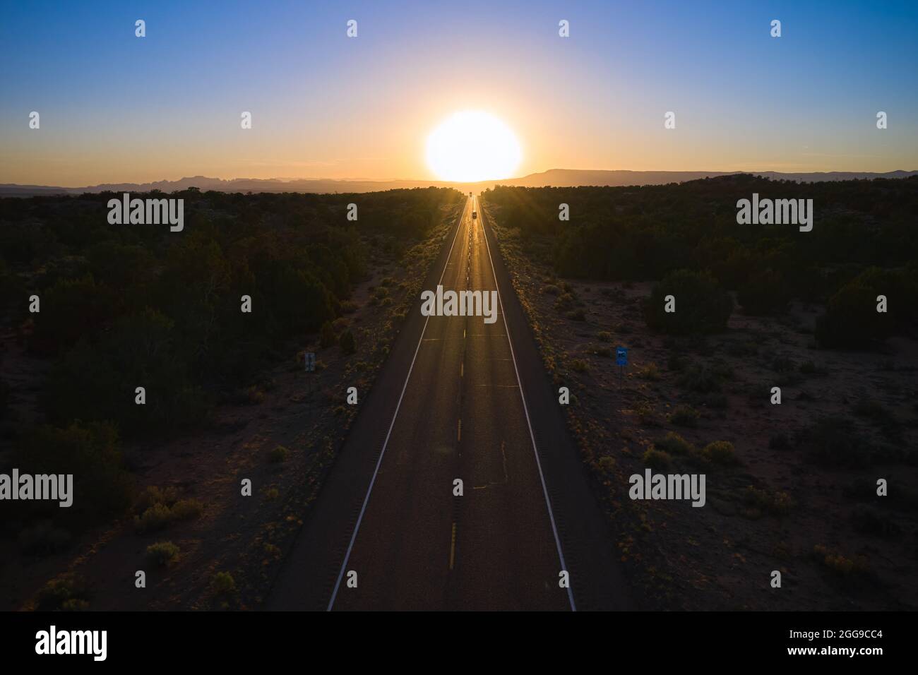 Long desert road utah highway hi-res stock photography and images - Alamy