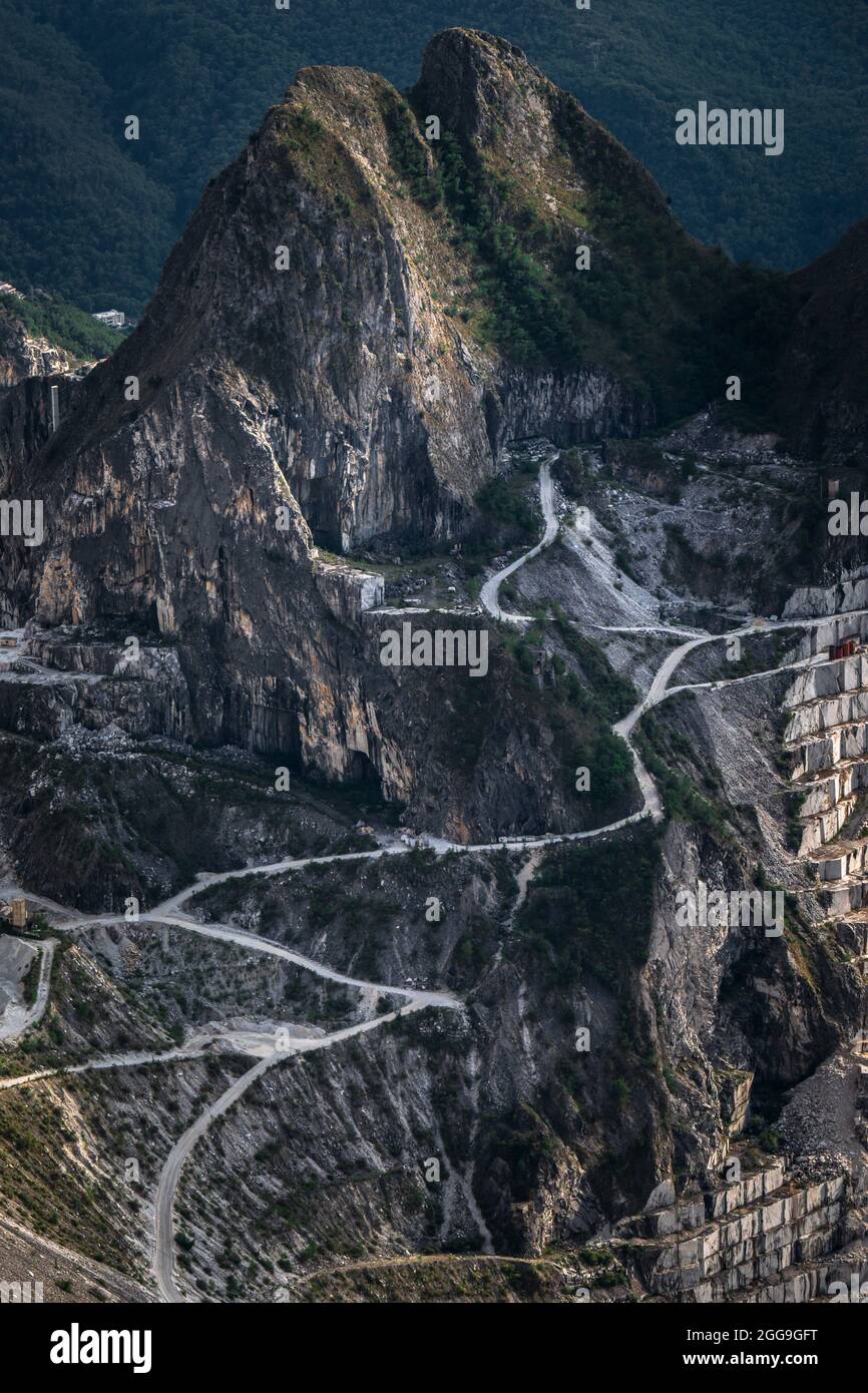 CARRARA, TUSCANY - ITALY 2021: VIEW OF THE APUAN ALPS QUARRIES ...