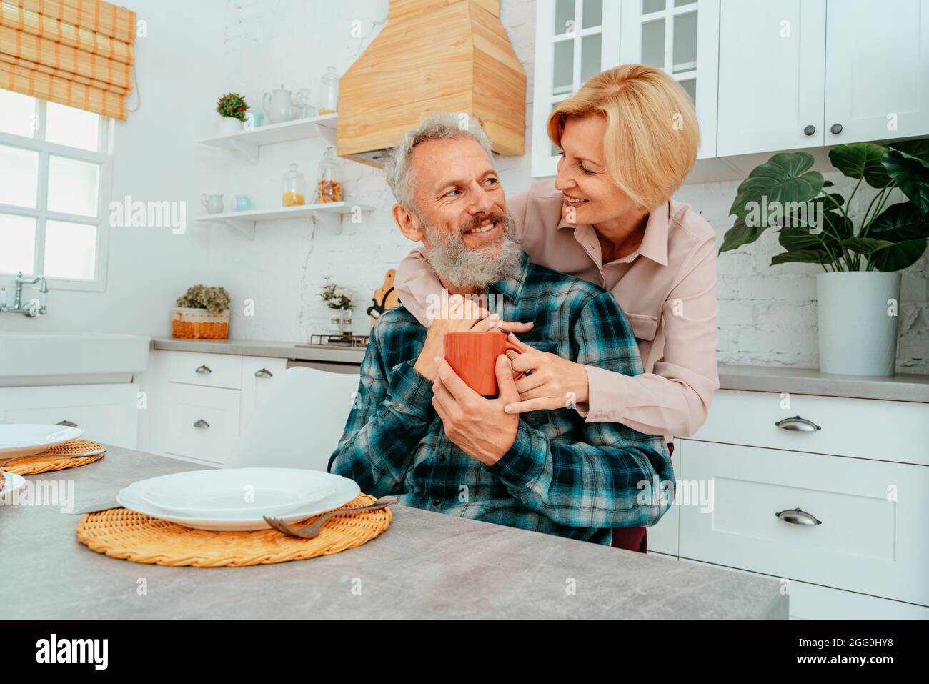 Cake hugging hi-res stock photography and images - Alamy
