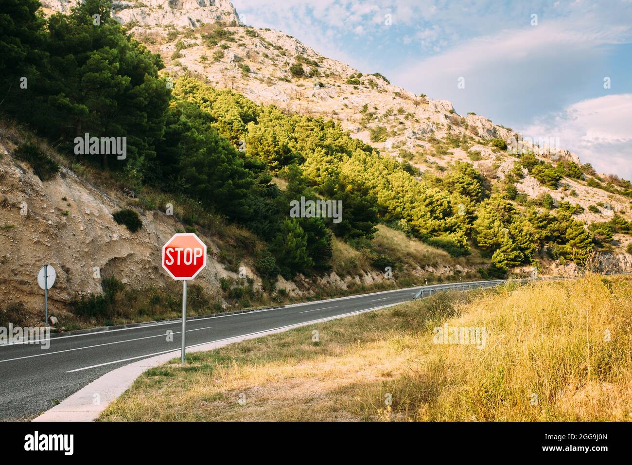 Stop sign country road intersection hi-res stock photography and images ...