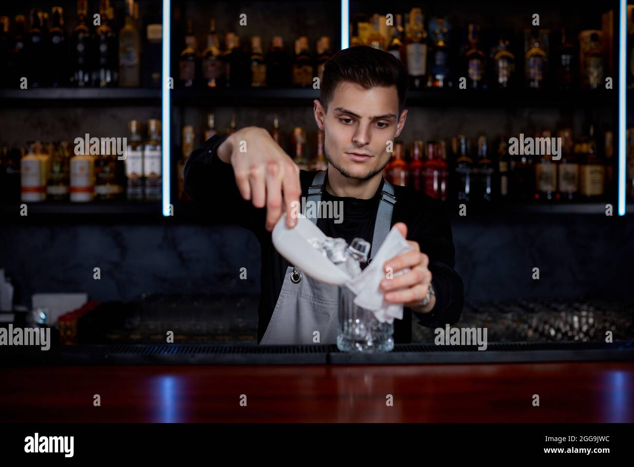 Bartender puts ice cubes hi-res stock photography and images - Alamy