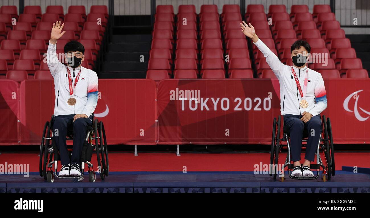 30th Aug, 2021. S. Korea's para table tennis players Cha Soo-yong (L ...