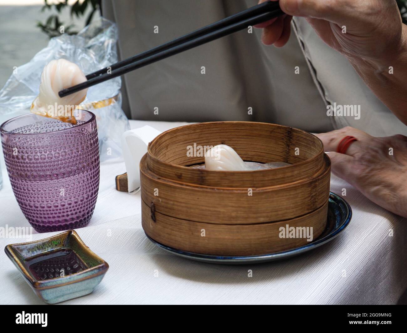 Chopsticks holding a dumpling hi-res stock photography and images - Alamy