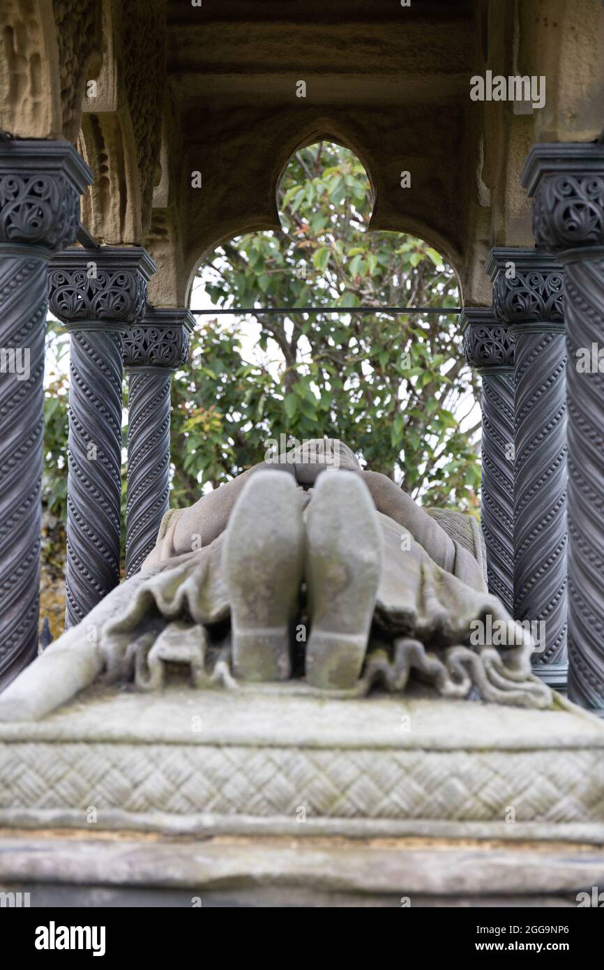 The grave of Grace Darling at St Aidans churchyard, Bamburgh ...