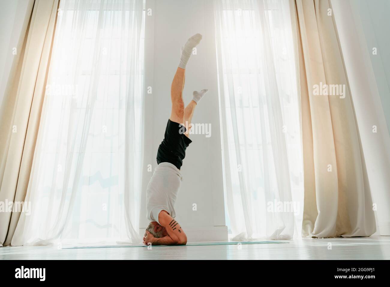 Mature home exercise hi-res stock photography and images - Alamy