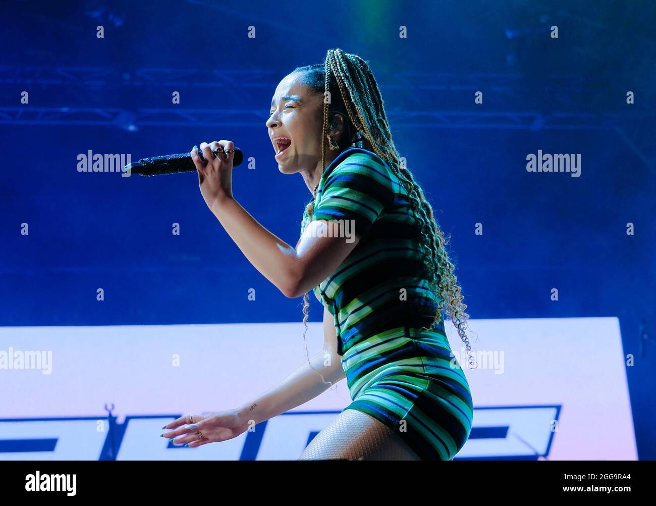 Portsmouth, UK. 29th Aug, 2021. British pop singer Ella McMahon, stage ...