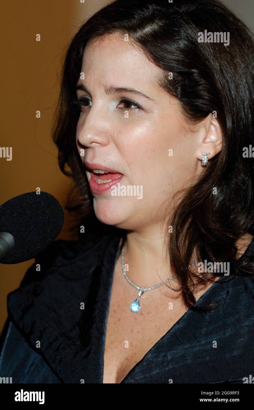 Director Sue Kramer attends red carpet arrivals for the 2007 Santa ...
