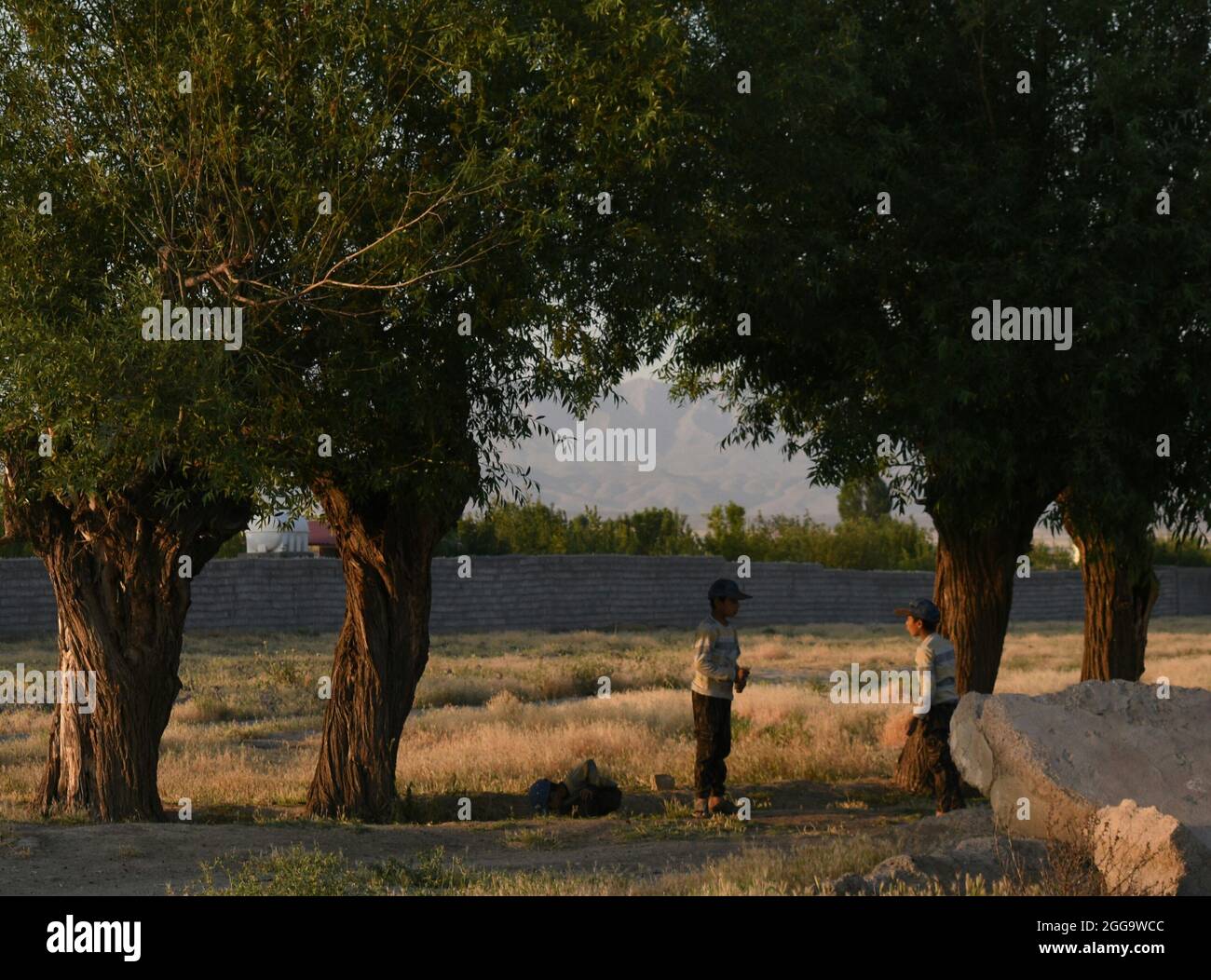 Child telling a story hi-res stock photography and images - Alamy