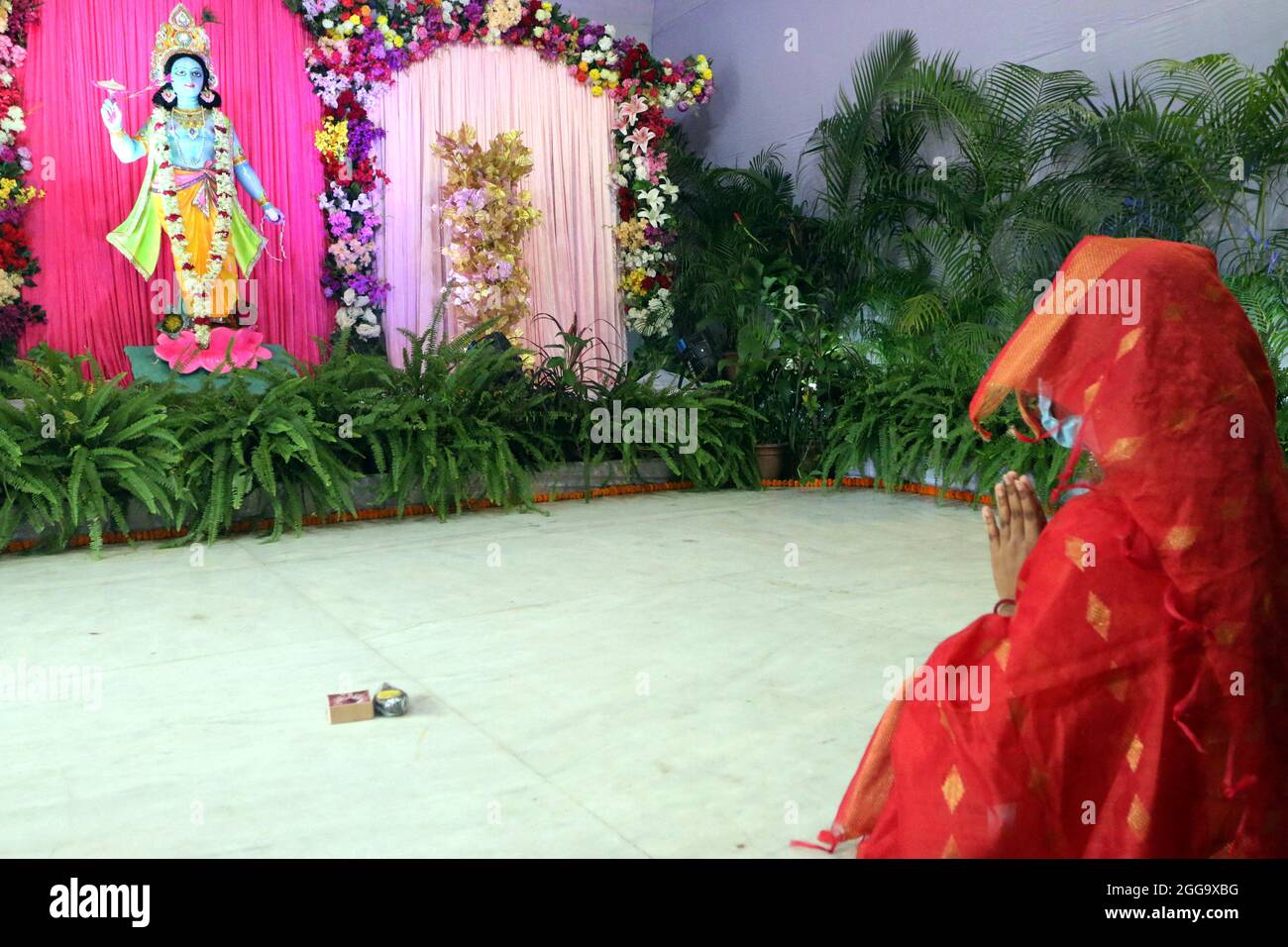 Devotees gather at iskcon temple sector 33 on the eve of Janmashtami ...