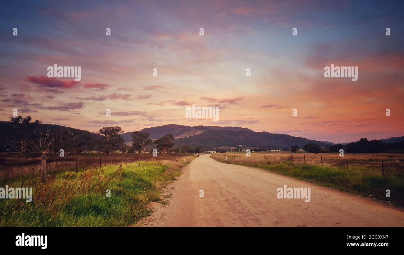 Country road sunset hi-res stock photography and images - Alamy