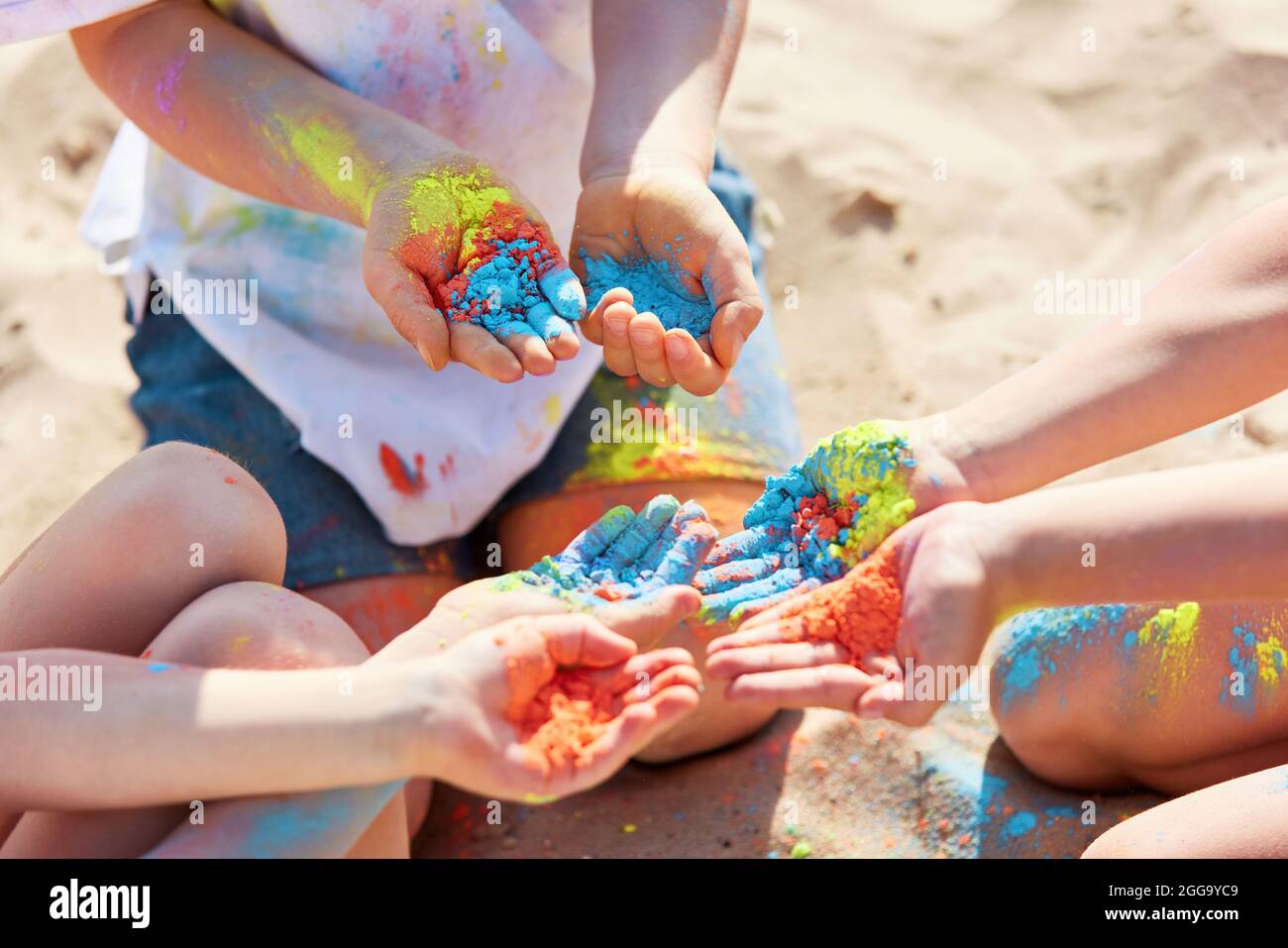 People children playing red indian hi-res stock photography and images ...
