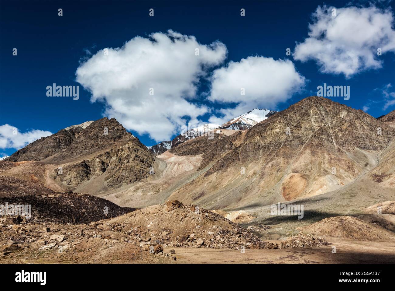 Himalayan landscape in Himalayas Stock Photo - Alamy
