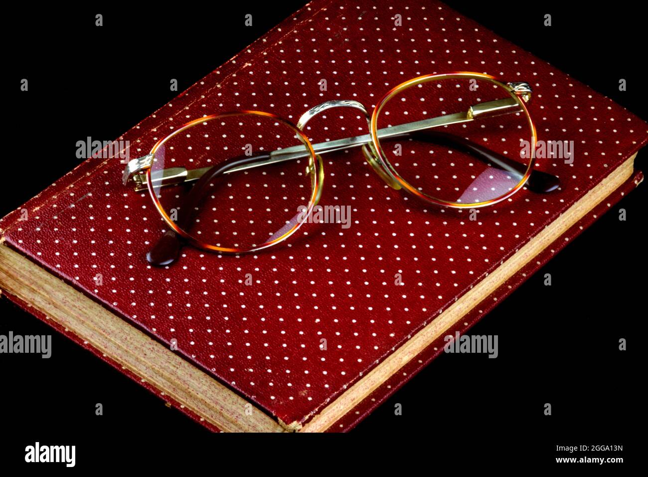 Wire spectacle frames hi-res stock photography and images - Alamy