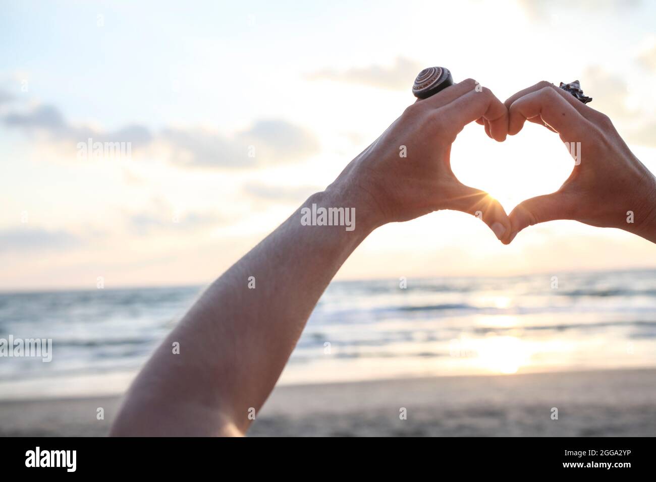 Hand heart icon hi-res stock photography and images - Alamy