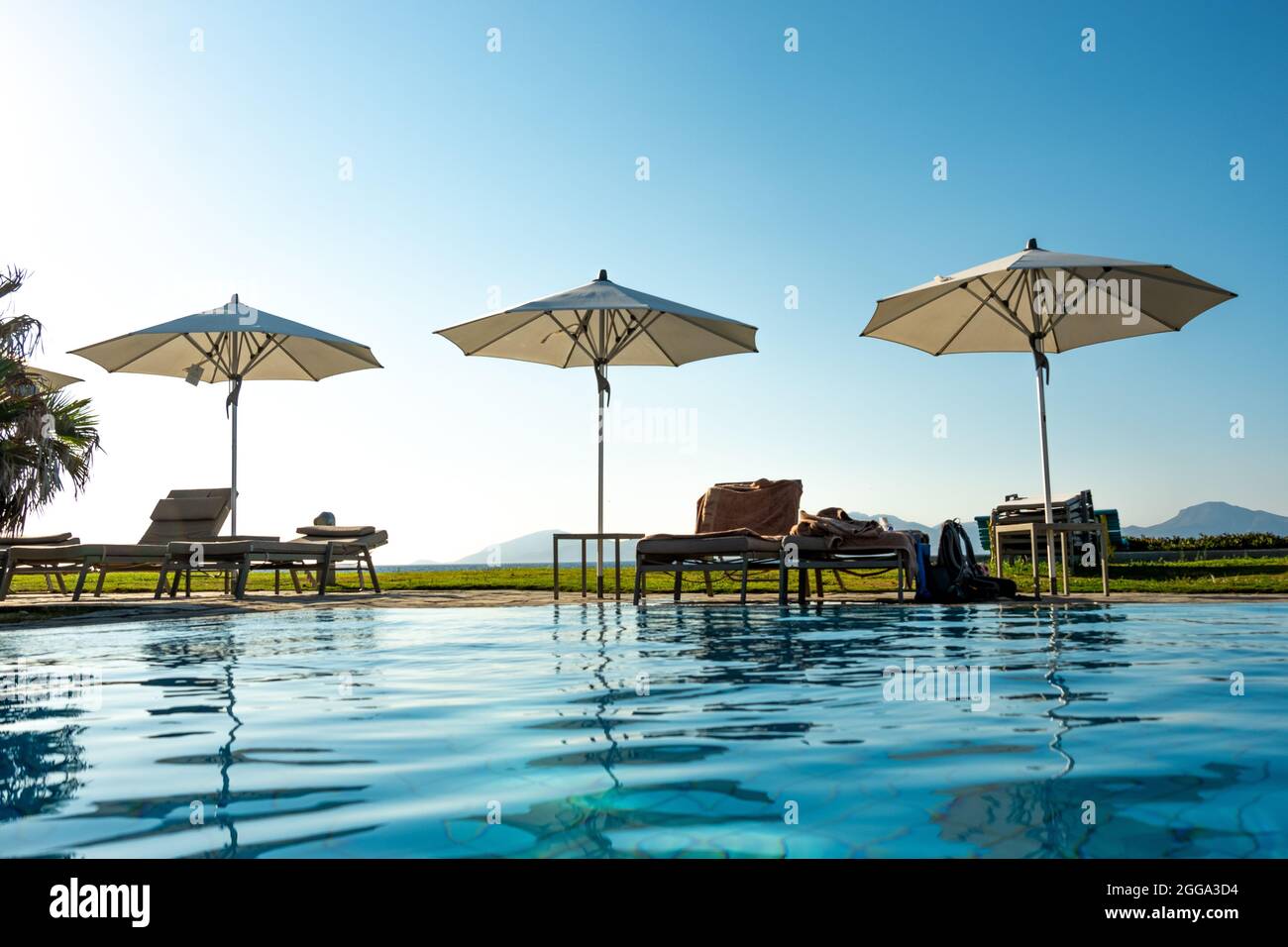 Pool in front of hotel hi-res stock photography and images - Alamy