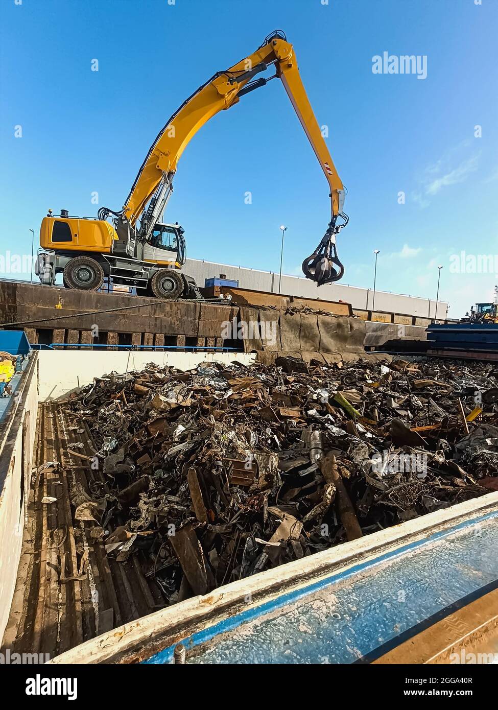 Reuse of resources. export of metal waste for recycling Shipping of ...