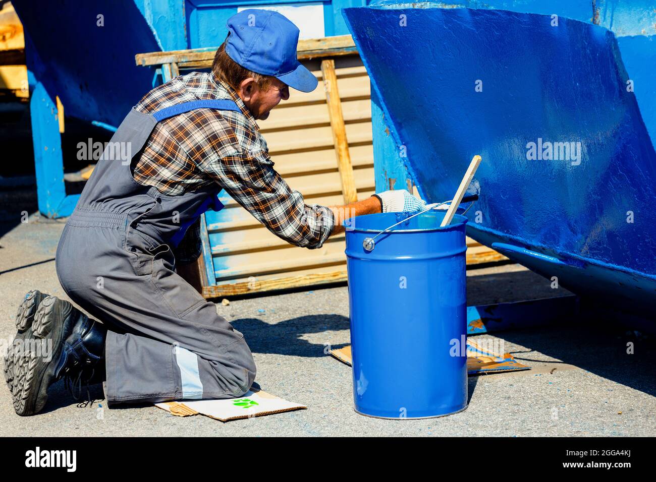 Single male old aged pensioner hi-res stock photography and images - Alamy