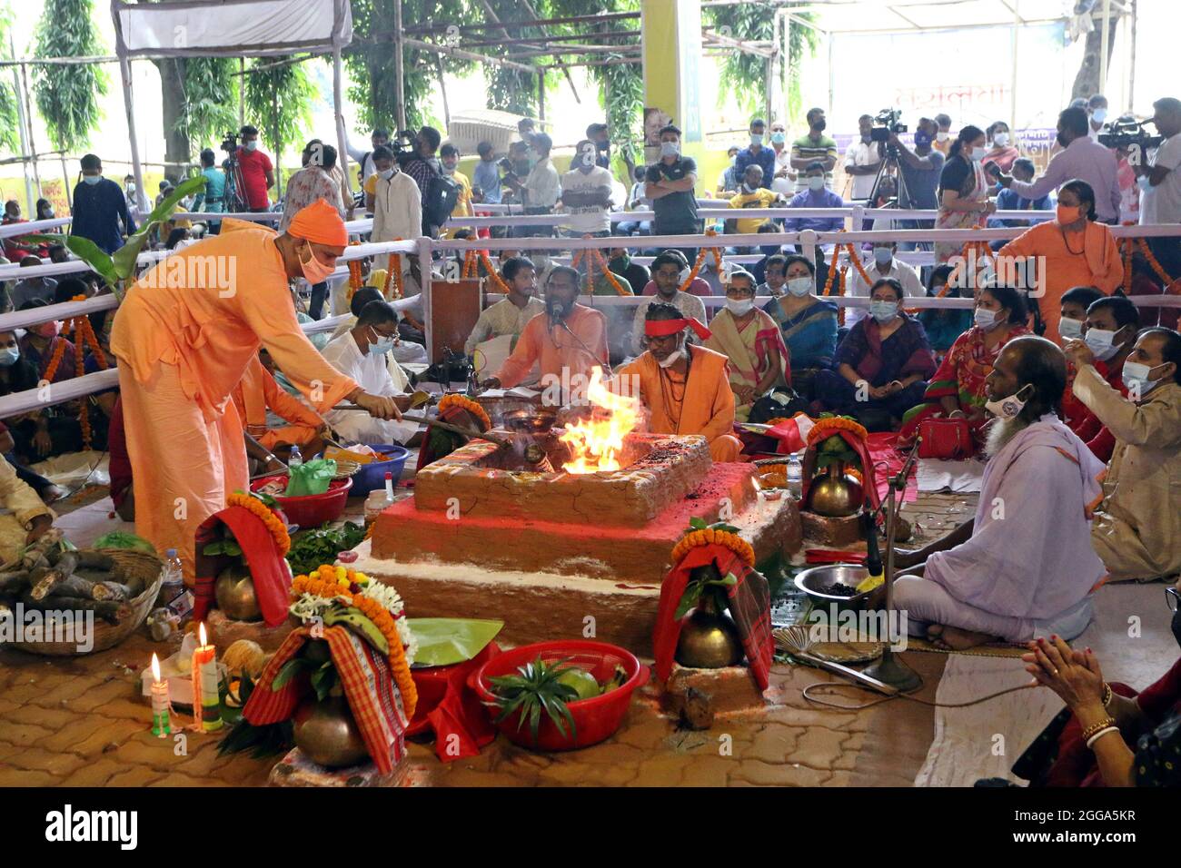 Dhaka, Bangladesh. 30th Aug, 2021. A Priest lights a new fire inside ...