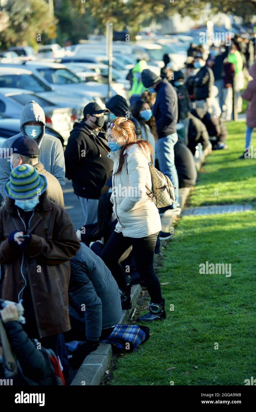 Covid 19 queue australia doctor hi-res stock photography and images - Alamy