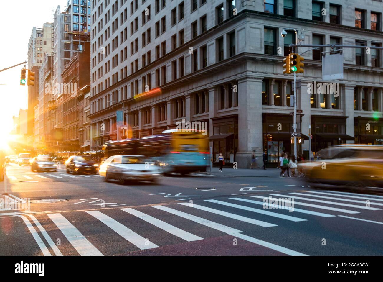 Busy intersection on 5th Avenue and 23rd Street in New York City with ...