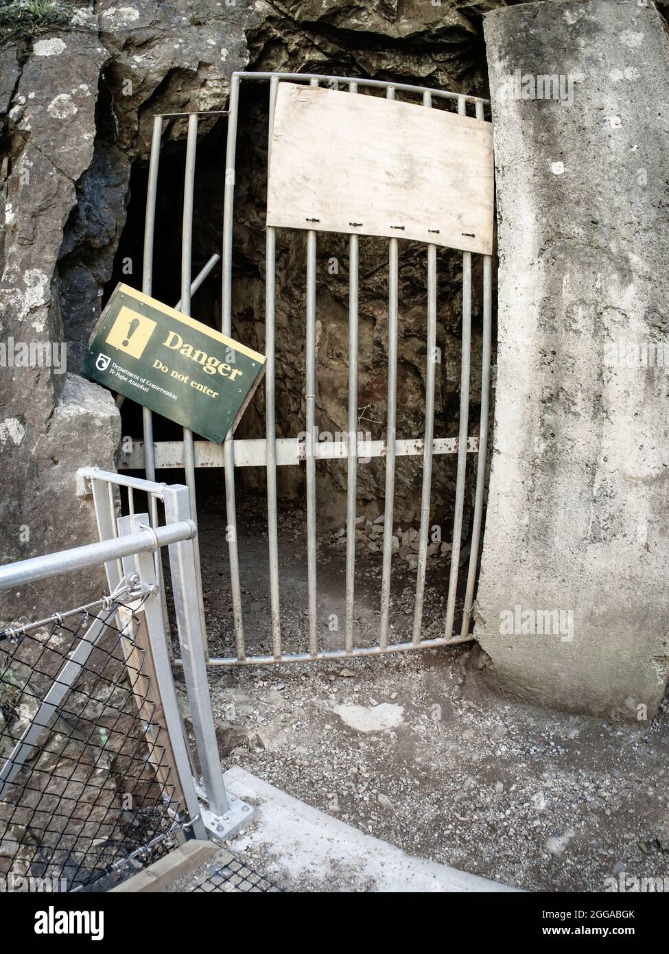 Tunnel entrance enter sign sign hi-res stock photography and images - Alamy