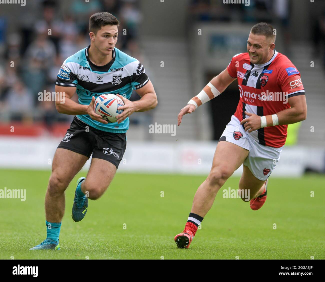 Ben McNamara (19) of Hull FC runs forward with the ball Stock Photo - Alamy