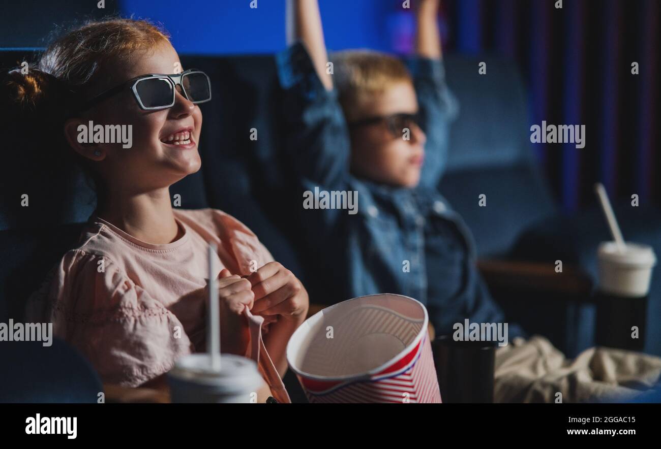 Cinema popcorn child hi-res stock photography and images - Alamy