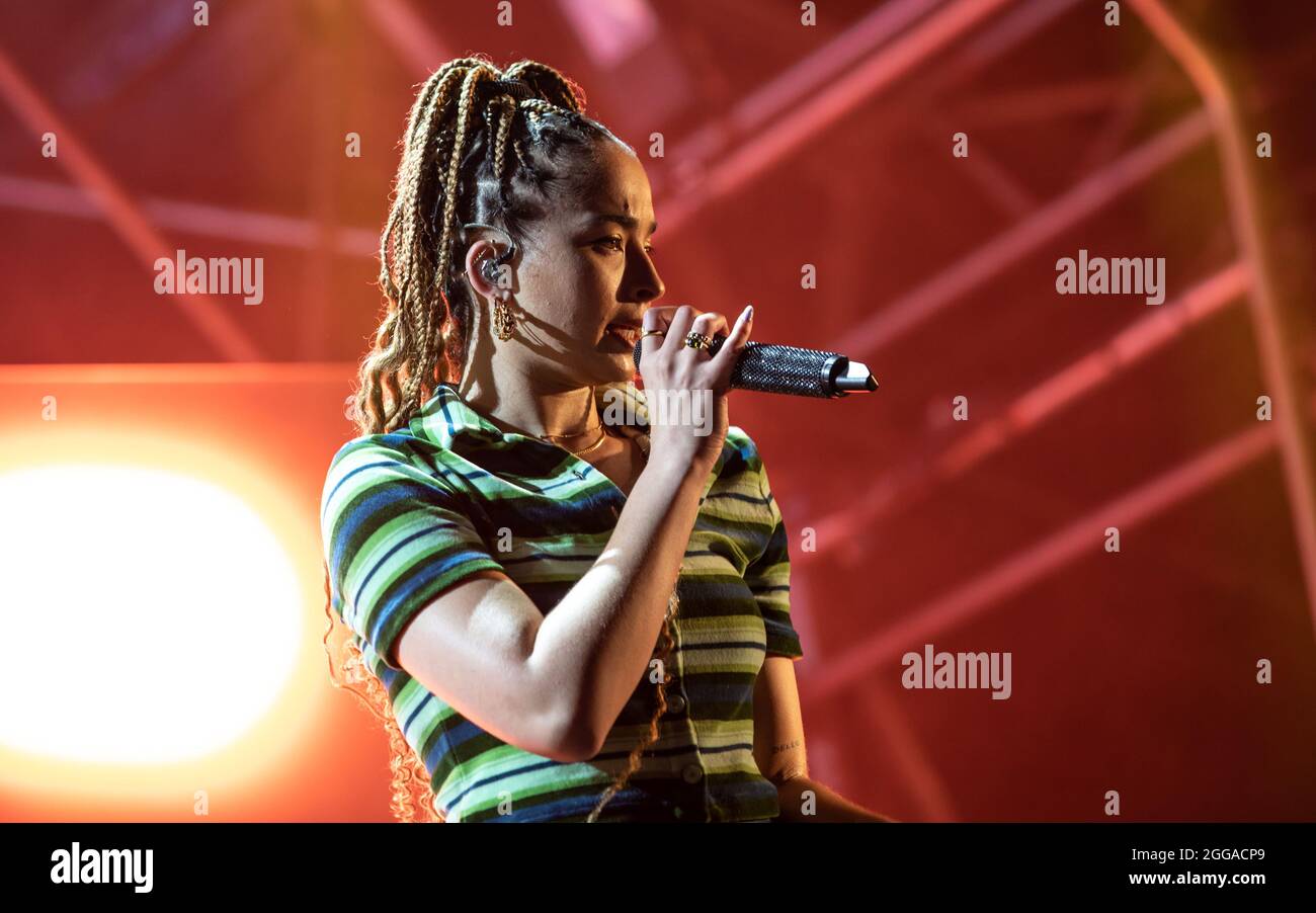 Ella Eyre at Victorious Festival 2021, Portsmouth, Hampshire, UK. 29 ...