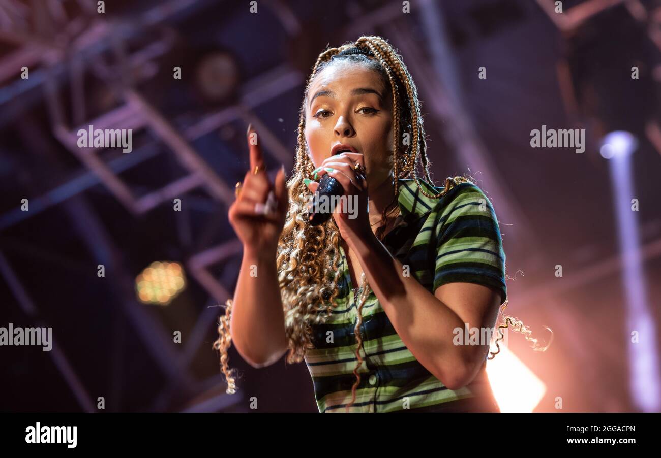 Ella eyre victorious festival hi-res stock photography and images - Alamy