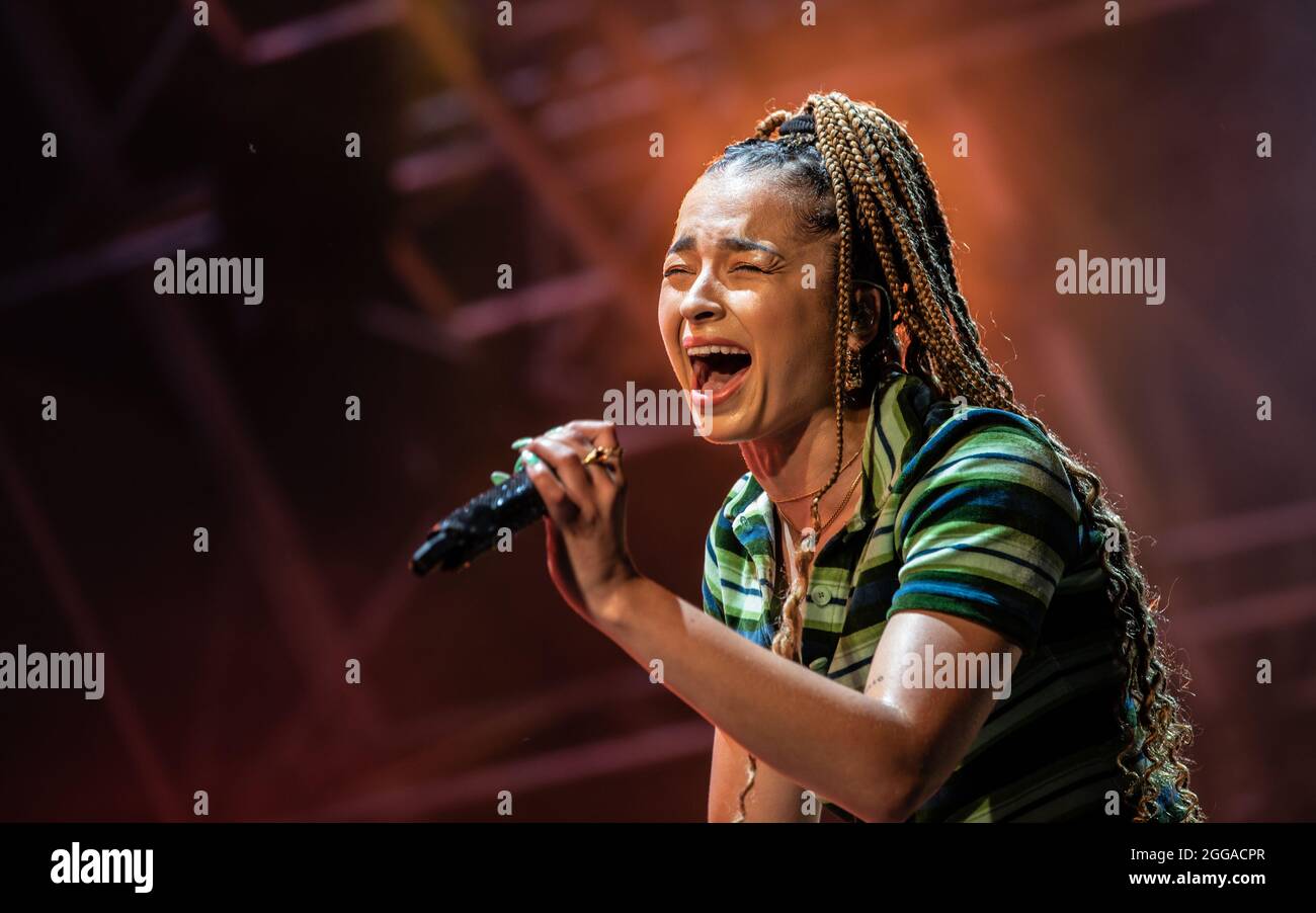 Ella Eyre at Victorious Festival 2021, Portsmouth, Hampshire, UK. 29 ...