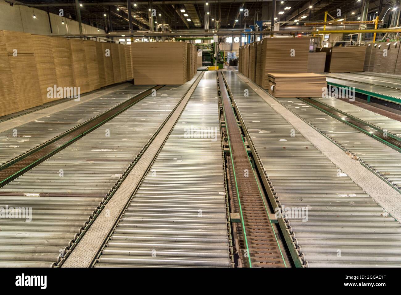 Layers corrugated cardboard hi-res stock photography and images - Alamy