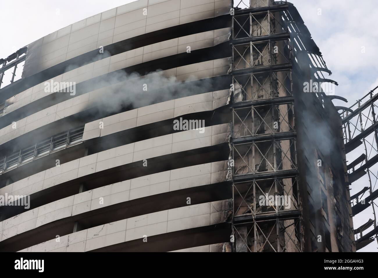 Fire building aftermath rescue hi-res stock photography and images - Alamy