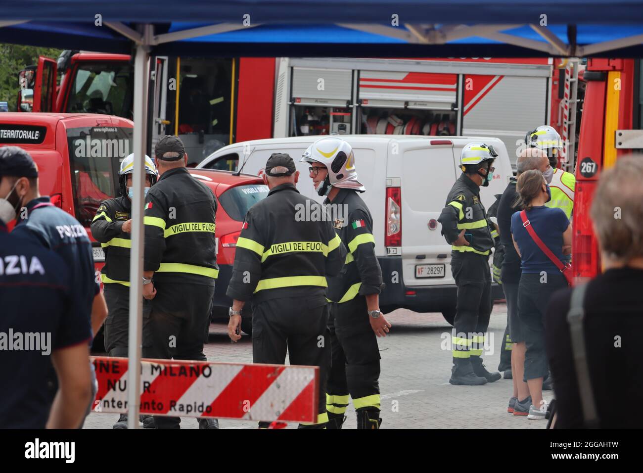 Skyscraper fire in milan hi-res stock photography and images - Alamy