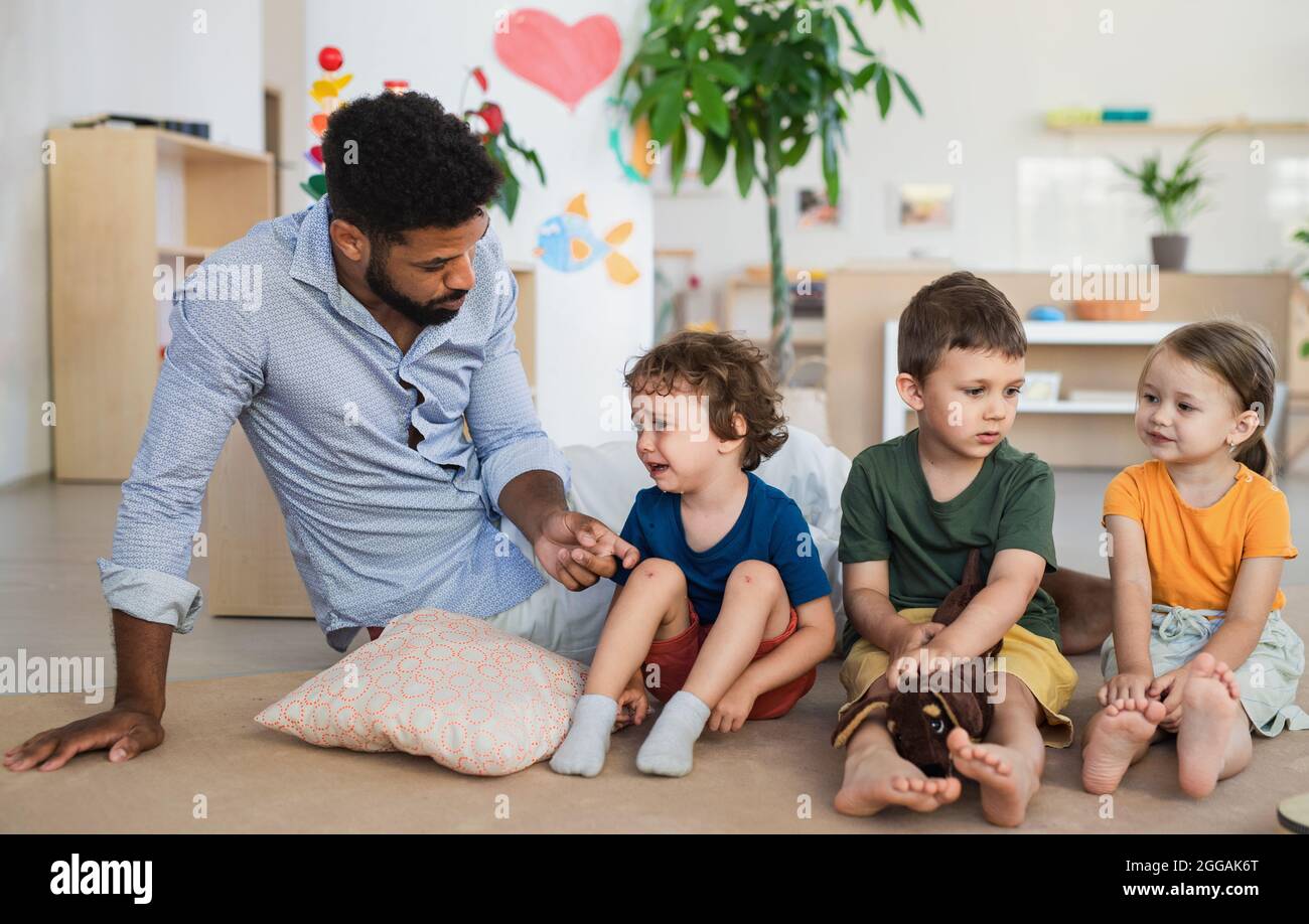 Man teacher talking hi-res stock photography and images - Alamy