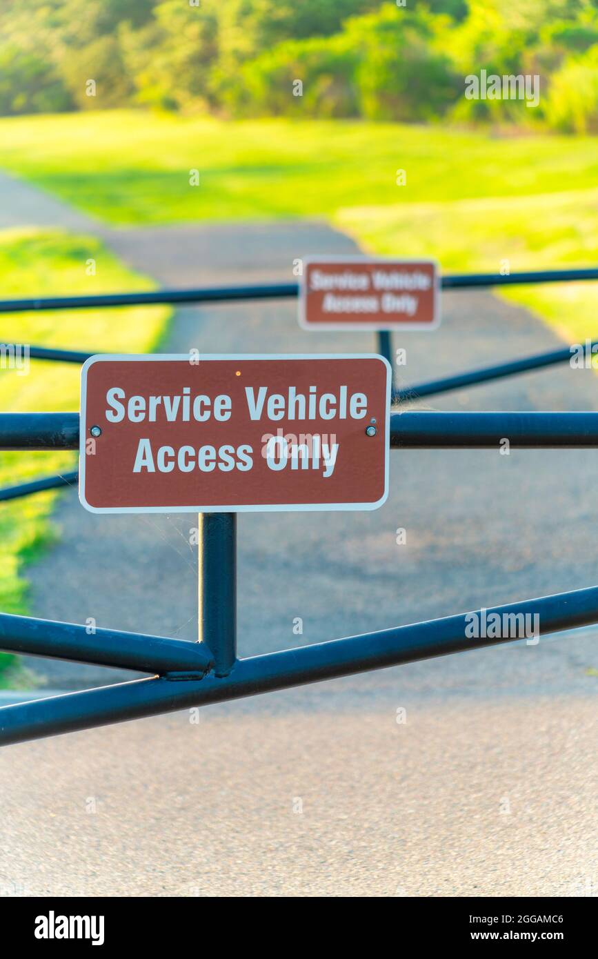 Service vehicle access only sign Stock Photo - Alamy