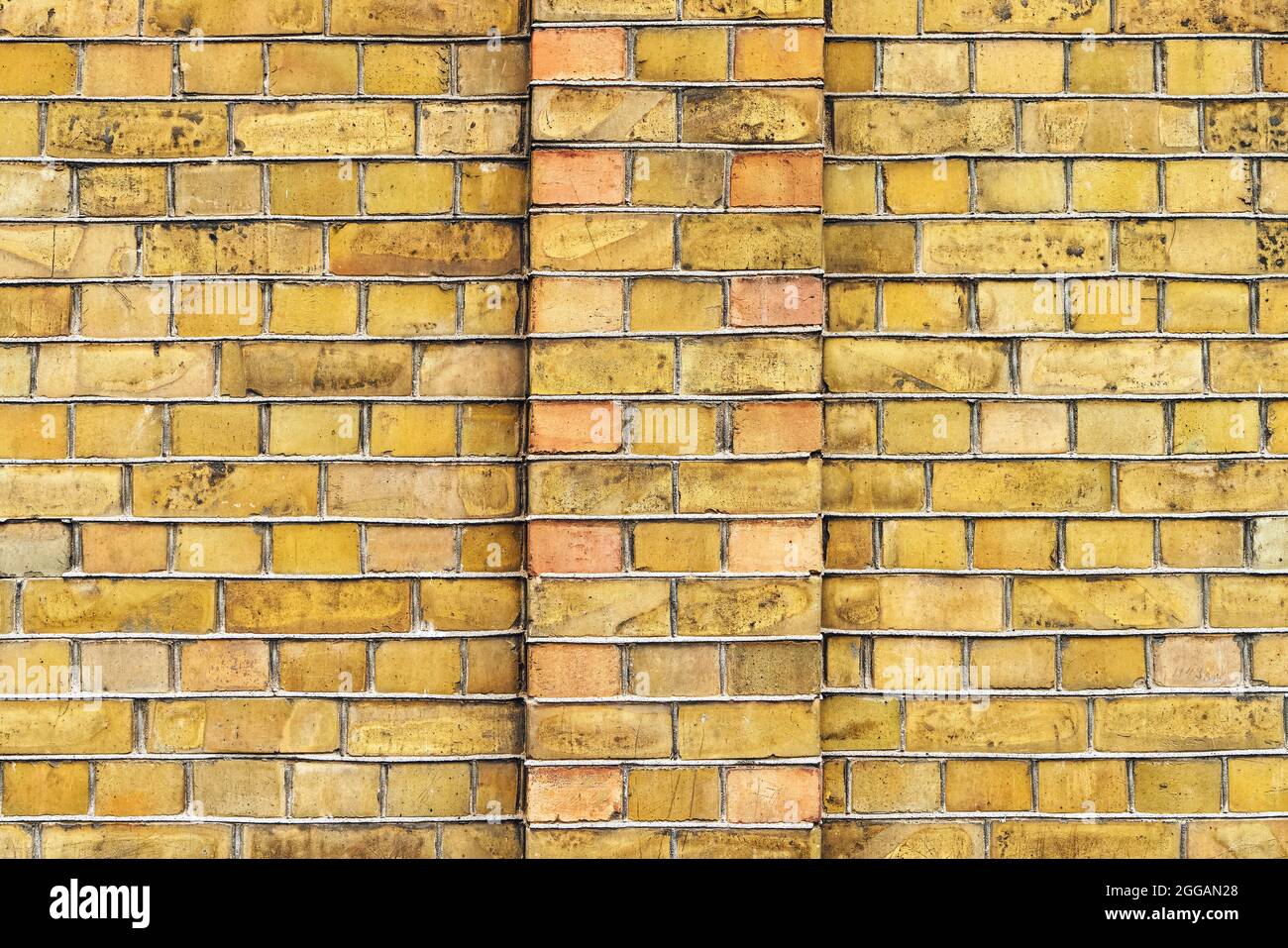 Yellow brick pattern hi-res stock photography and images - Alamy