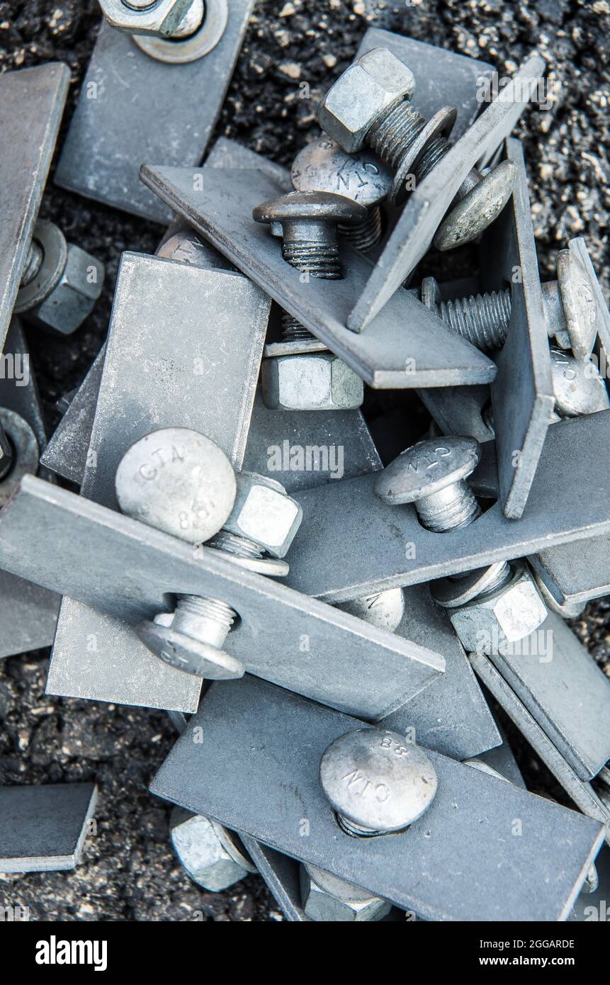 Pile of nuts and bolts hi-res stock photography and images - Alamy